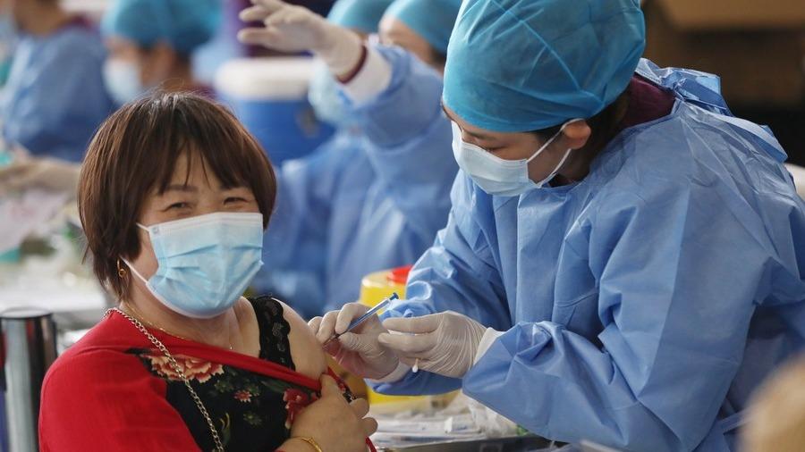 China administers 1 bln COVID-19 vaccine doses_英语频道_央视网(cctv.com)