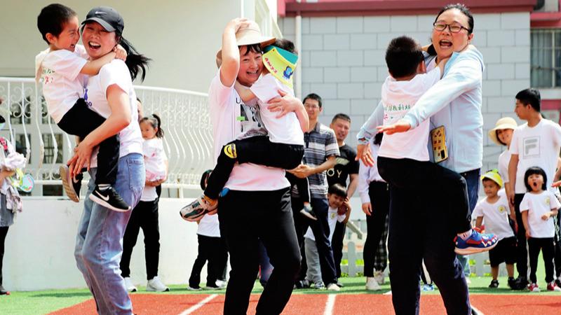 Chinese premier urges easing burdens to facilitate third-child policy ...