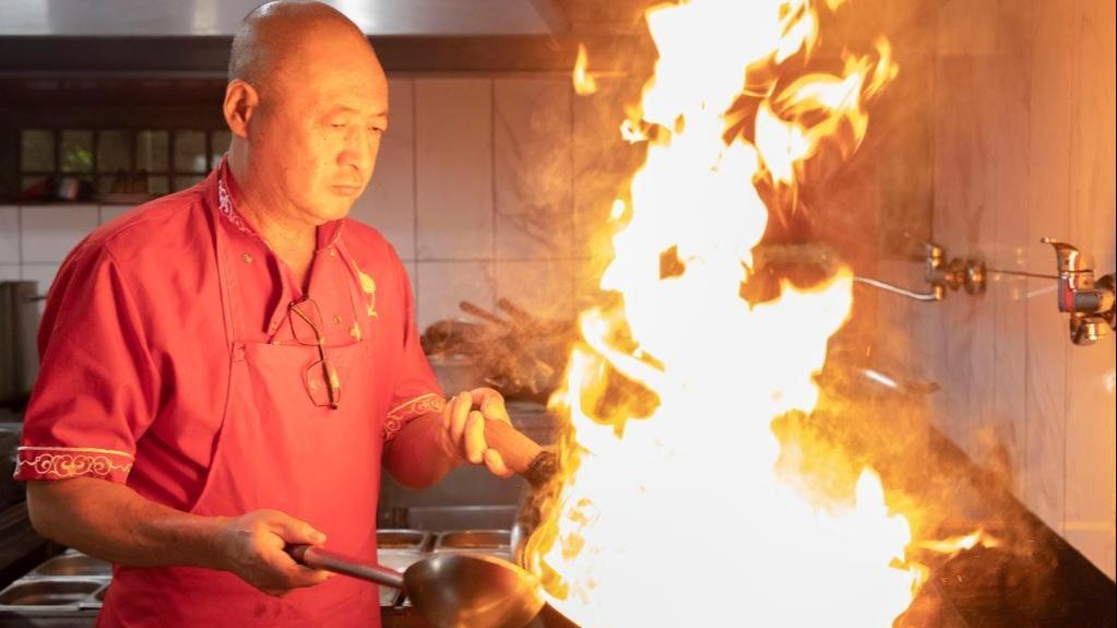 Chinese chef introduces Chinese flavors, food culture in Istanbul_英语频道 ...