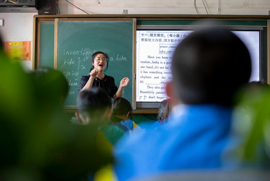 Poverty, dropouts in rural girl's diary become a thing of past_英语频道_央视网 ...