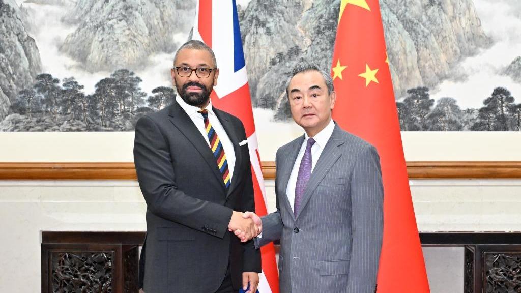 Chinese FM holds talks with UK foreign secretary_英语频道_央视网(cctv.com)