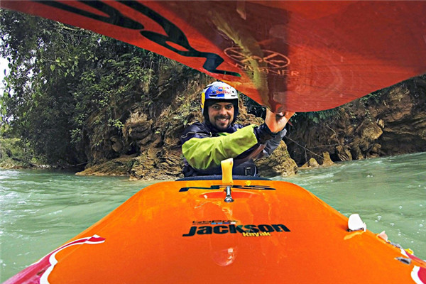 Extreme kayaker on 'cuckoo' quest to go over Niagara Falls - CCTV News ...